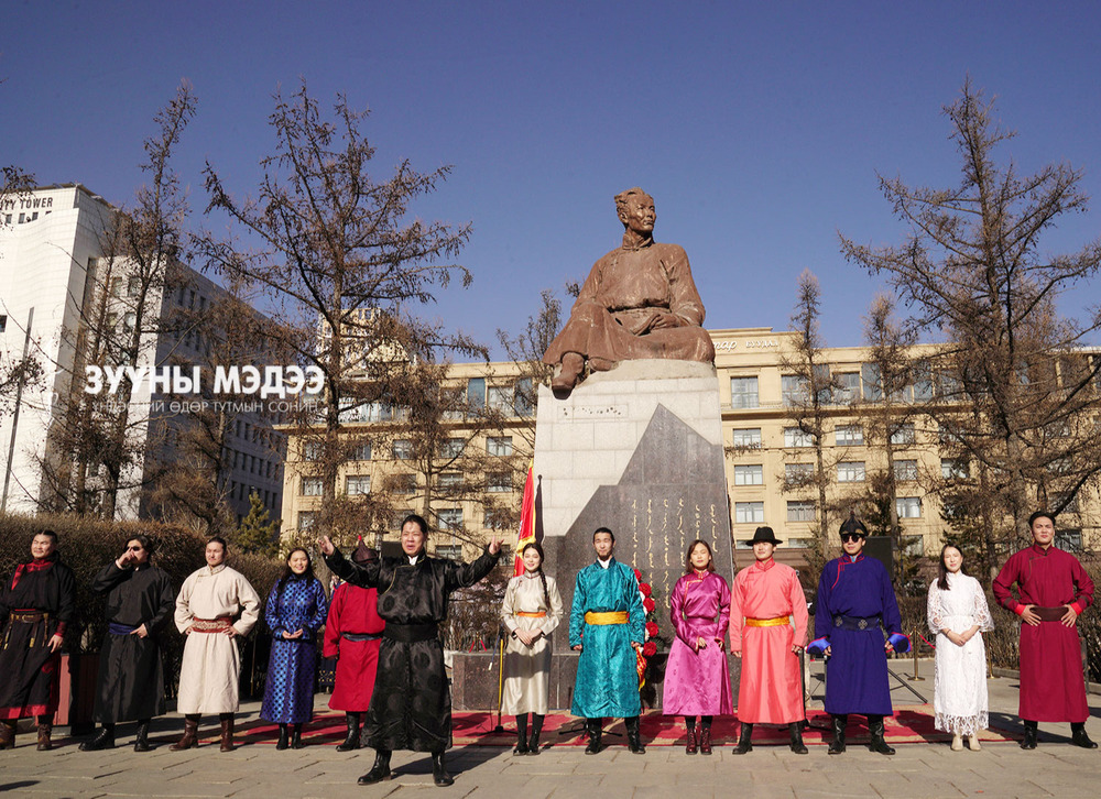 УДЭТ ынхан их зохиолч Д Нацагдоржид хүндэтгэл үзүүллээ